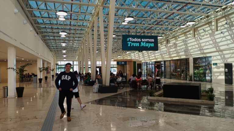 Interior de la estación Mérida-Teya, del Tren Maya, en el sudoriental ...